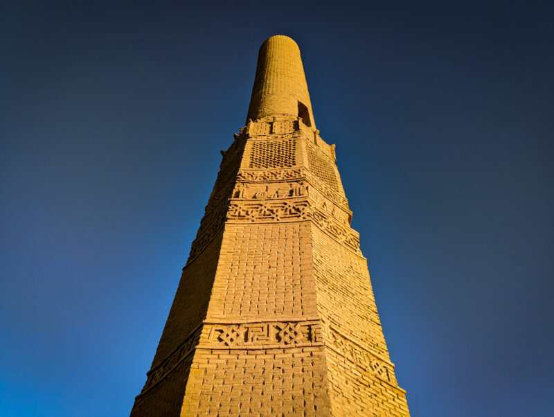 Iran's Towers: "Lighthouses of the desert” - Escape from Tehran